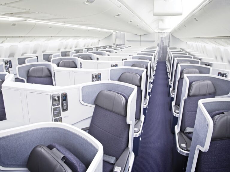 What to Expect on AA72 from Sydney to Los Angeles