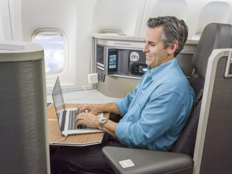 What to Expect on AA72 from Sydney to Los Angeles