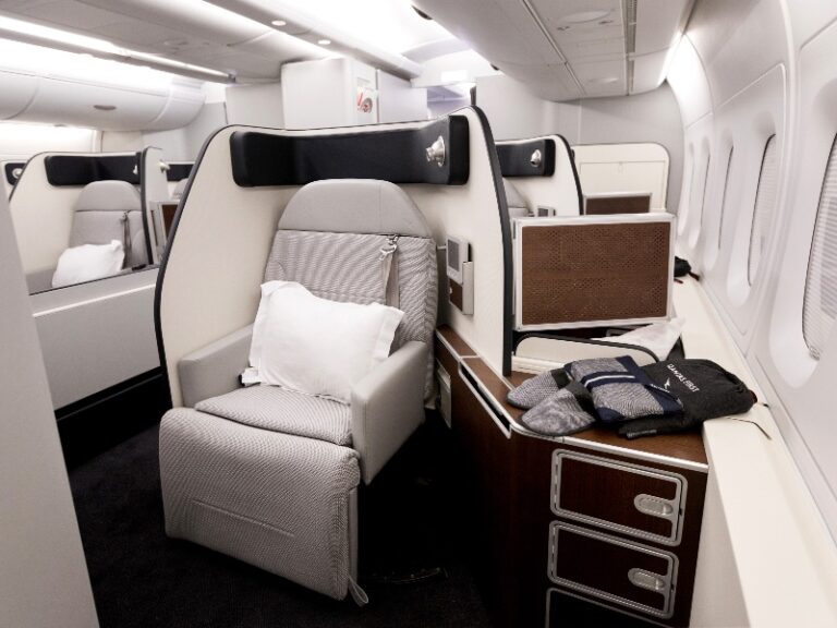 Qantas Now Gives Pyjamas in Business Class to Asia
