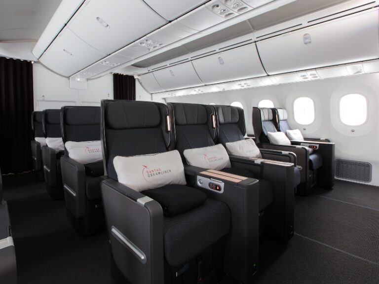 What to Expect on Qantas Flight QF3 to New York (via Auckland)