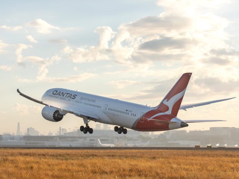 What to Expect on Qantas Flight QF3 to New York (via Auckland)