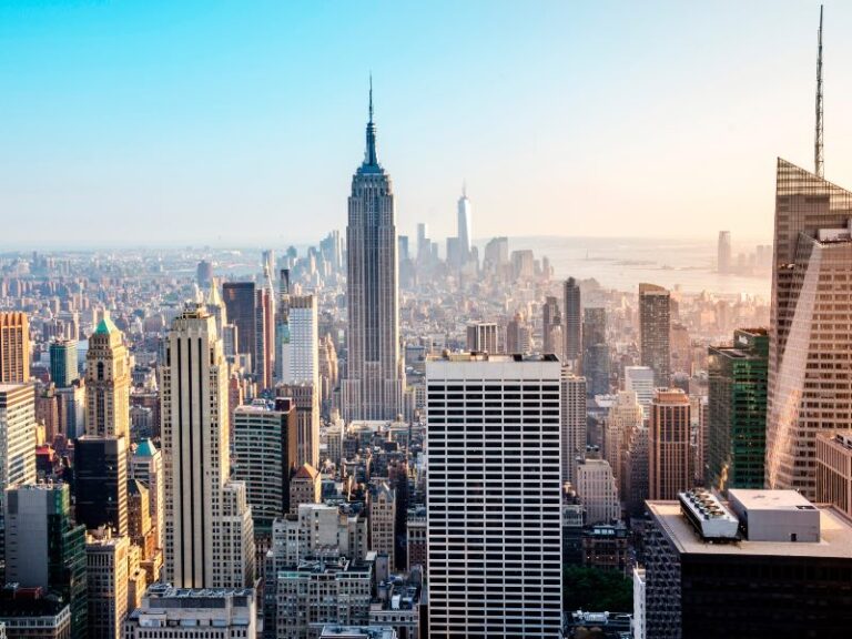 What to Expect on Qantas Flight QF3 to New York (via Auckland)