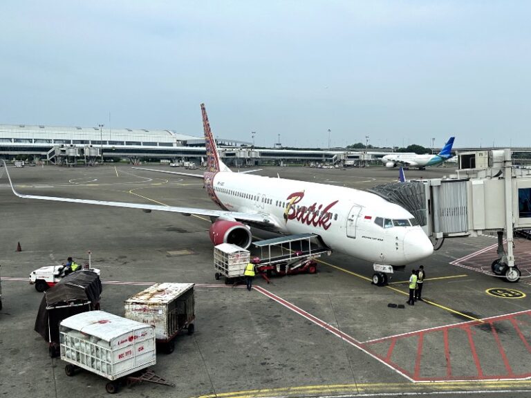 Batik Air Indonesia Boeing 737 Economy Class Review