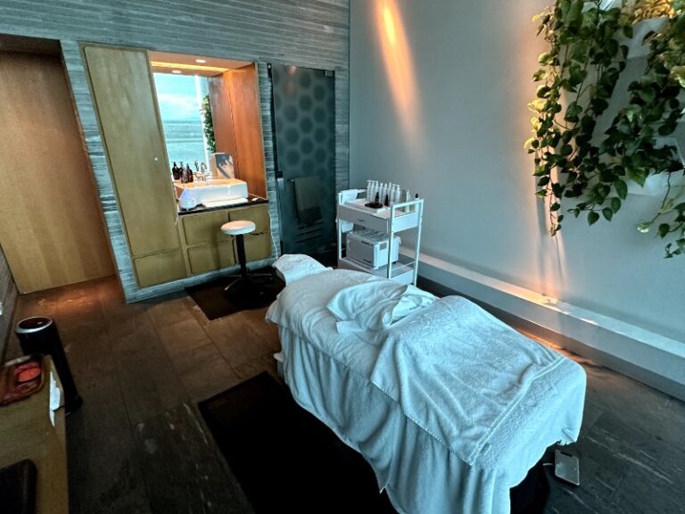 Qantas Melbourne First Check-in Suite Reopens 26 April 2023