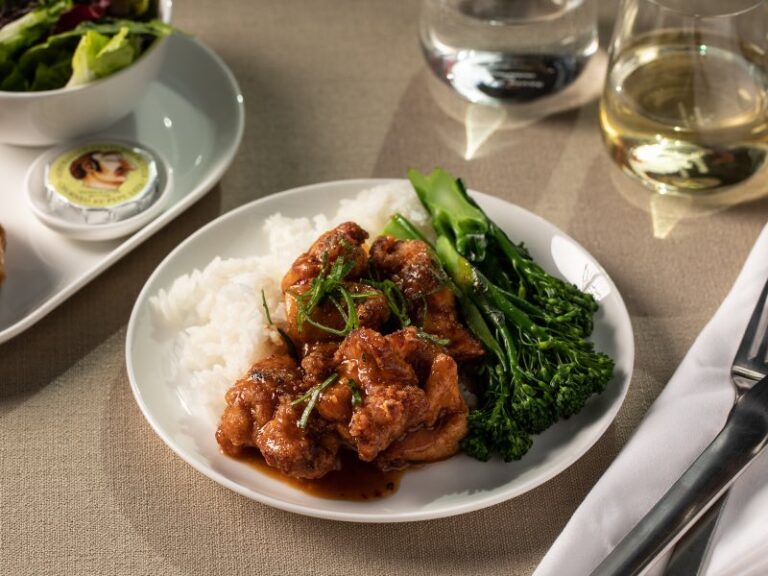 What to Expect on Qantas Flight QF3 to New York (via Auckland)