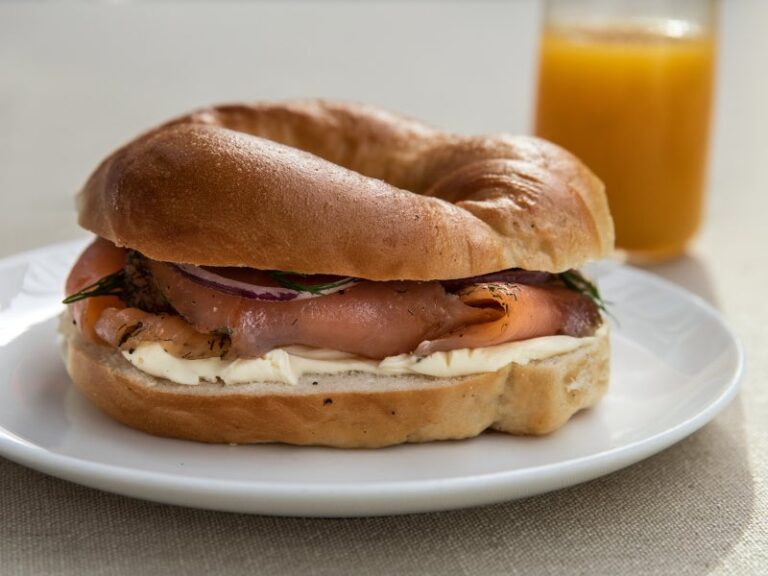 What to Expect on Qantas Flight QF3 to New York (via Auckland)