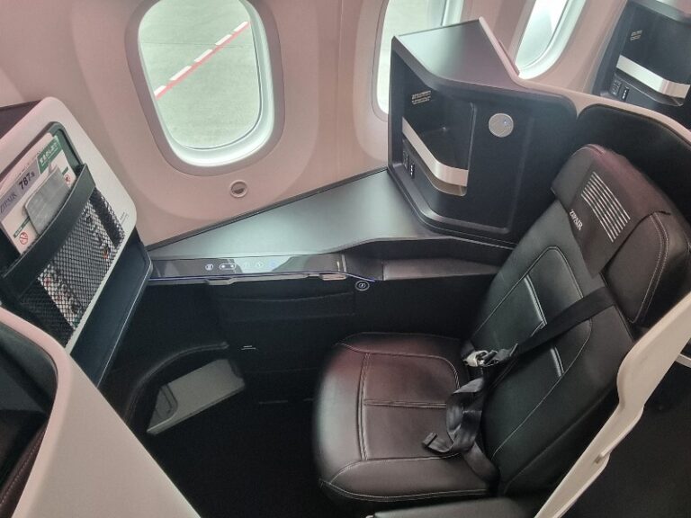 LATAM Boeing 787 Business Class Review