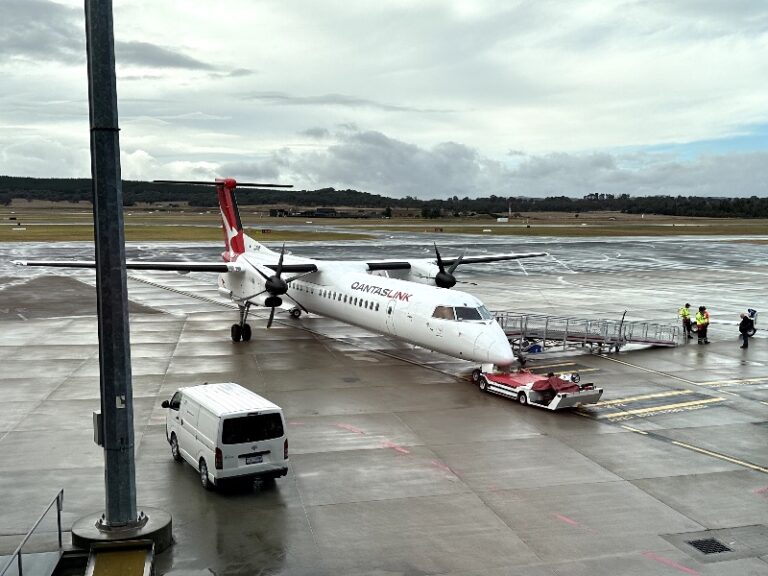 Your Guide to Flying the QantasLink Dash 8