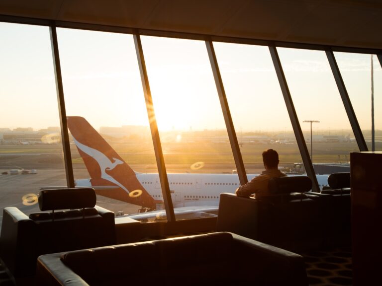 How to Fly Round The World with Qantas Points [Mega Guide]