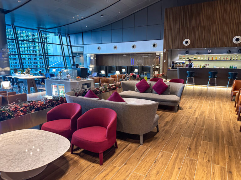 What to Expect Flying Qantas to Paris on QF33