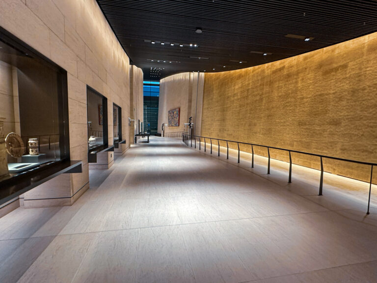 Ultimate Guide to Qatar Airways' Lounges at Doha Airport
