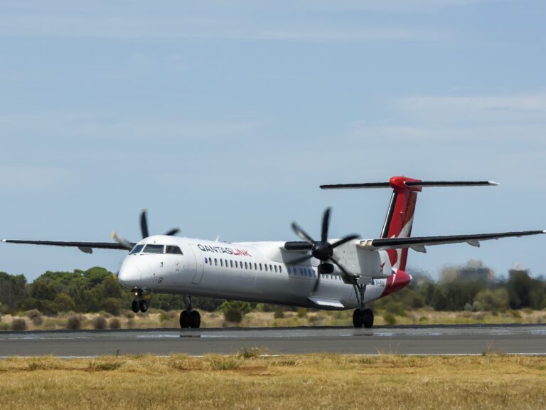 What to Expect Flying a QantasLink Dash 8 Q400